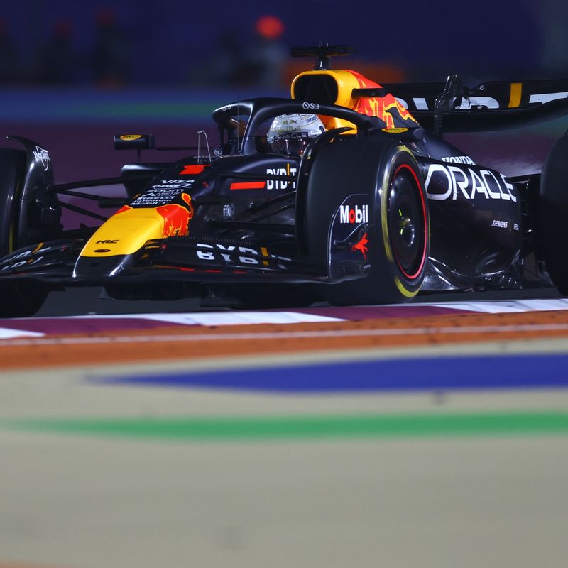 Max Verstappen blijft in Qatar uit de problemen en wint voorlaatste race van Formule 1-seizoen ...