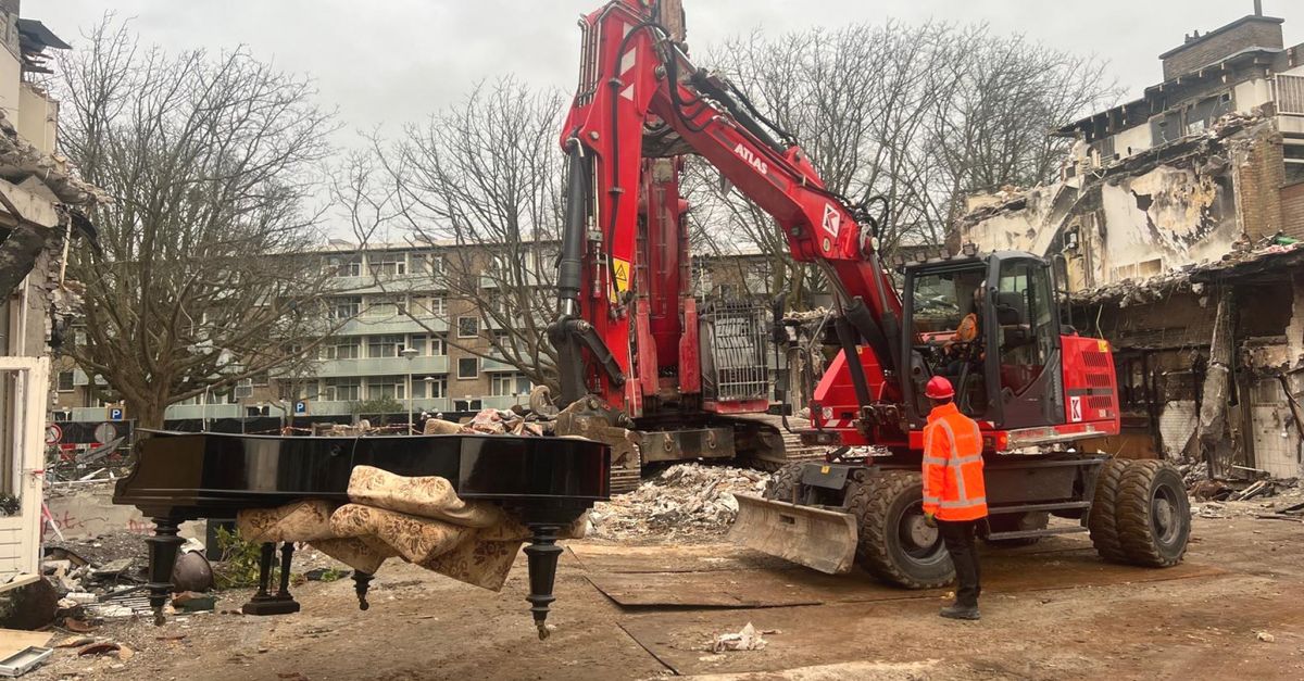 Piano blijft wonder boven wonder heel bij explosie Tarwekamp, wordt uit ...