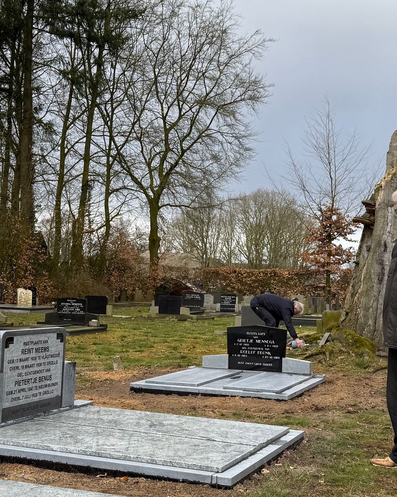 Verwoeste graven in Grolloo na ruim een jaar hersteld: 'Storm Pia had ...