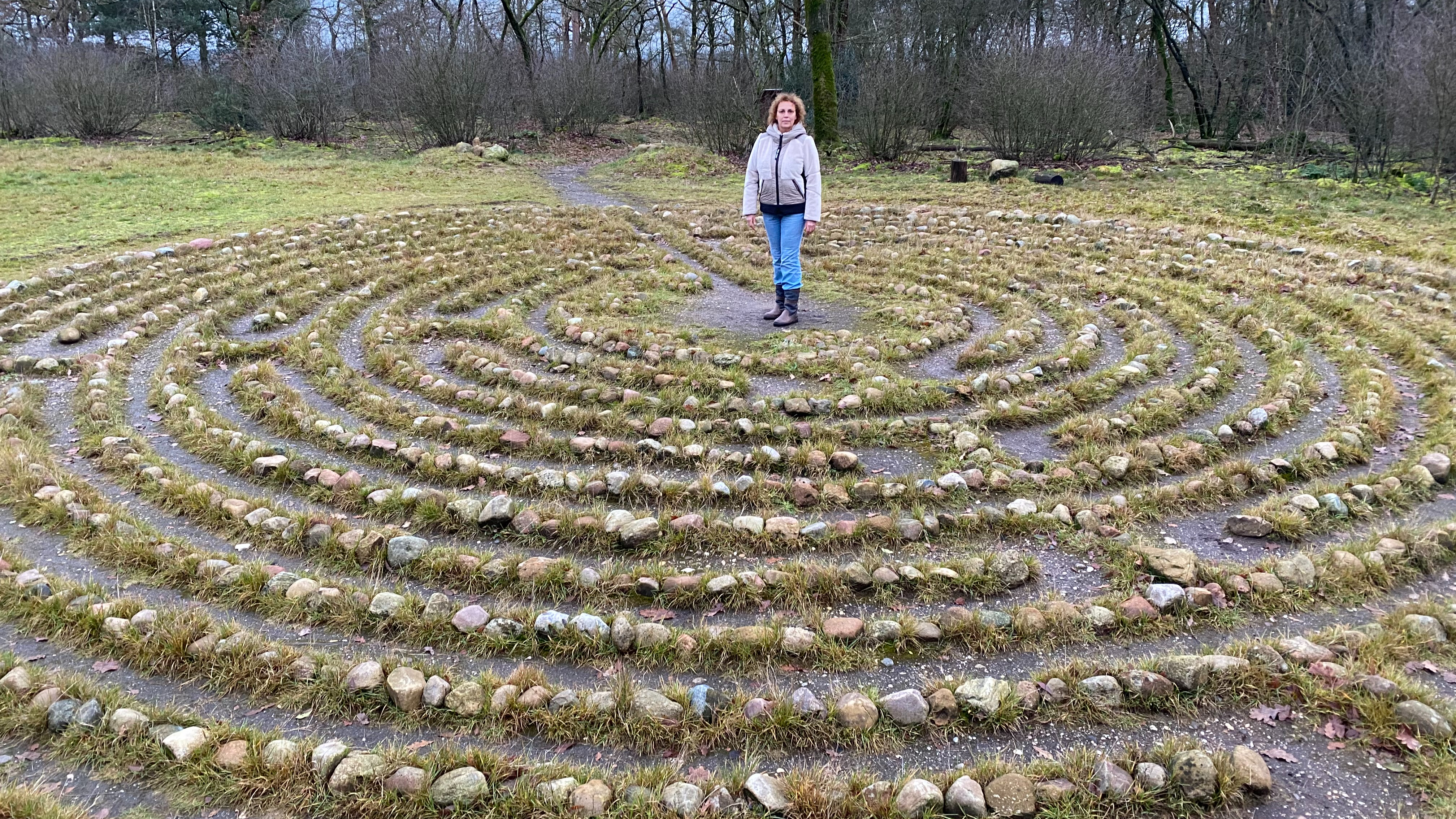 Labyrint van veldkeien op 'krachtplaats' De Luttenberg: "Het verbindt ...