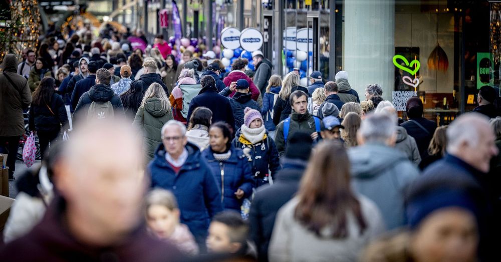 Winkels overspoeld door klanten tijdens winterweer - Omroep Gelderland