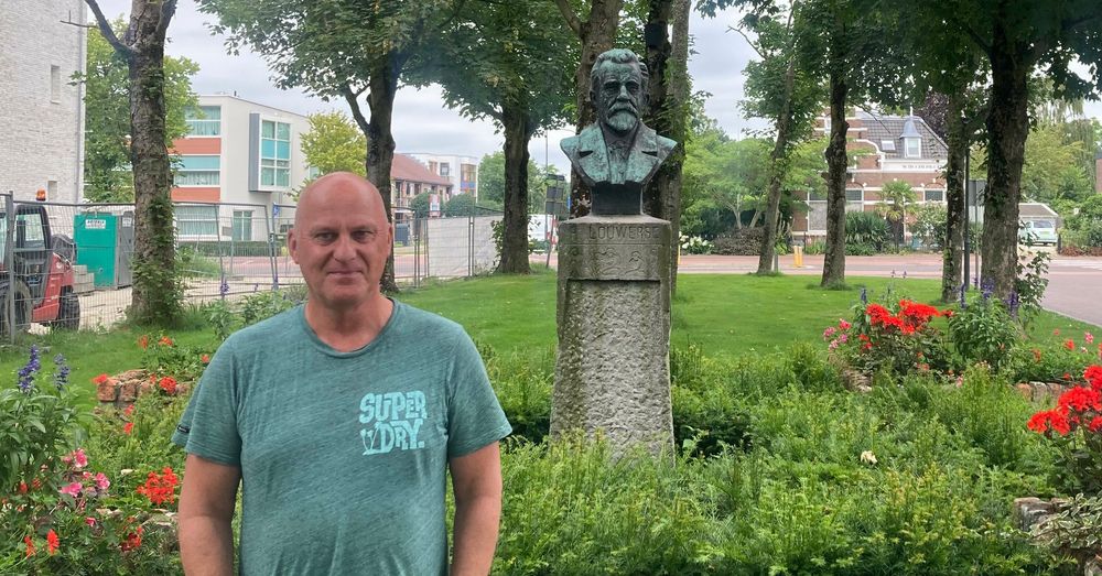 Borstbeeld Pieter Louwerse is vervallen: dorpsraad wil opknapbeurt ...