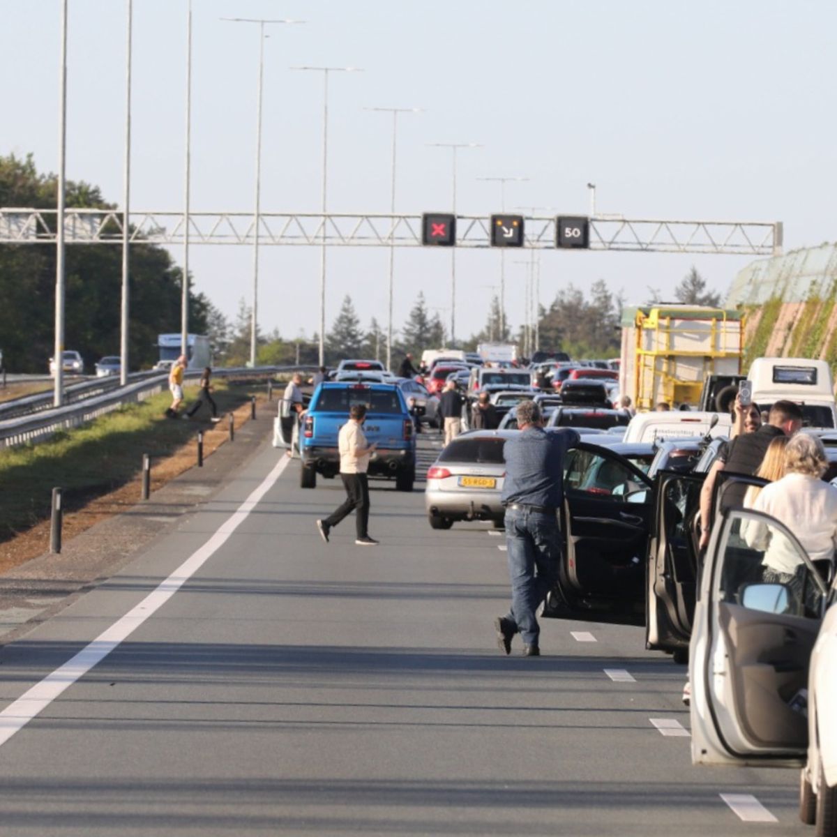 Stilstaand verkeer op A27, bijna een uur vertraging - RTV Utrecht