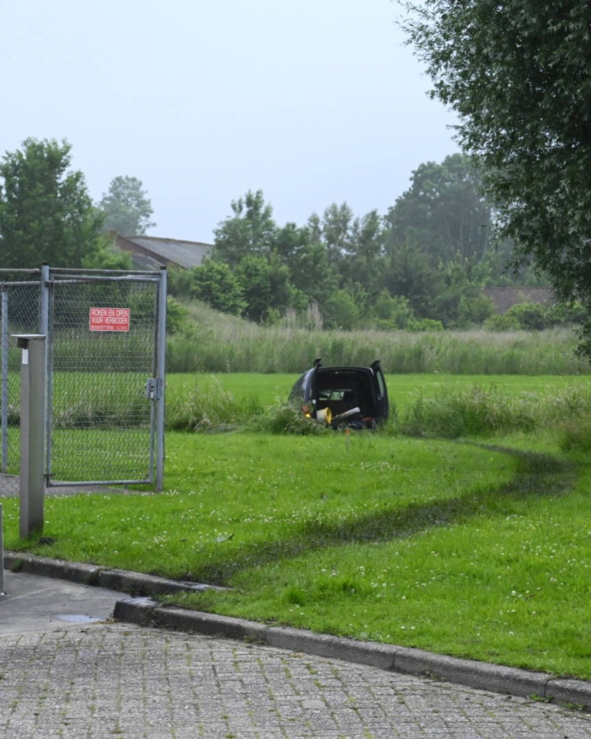 112-nieuws: Voertuig belandt in berm in Delfzijl • Familiehotel ...
