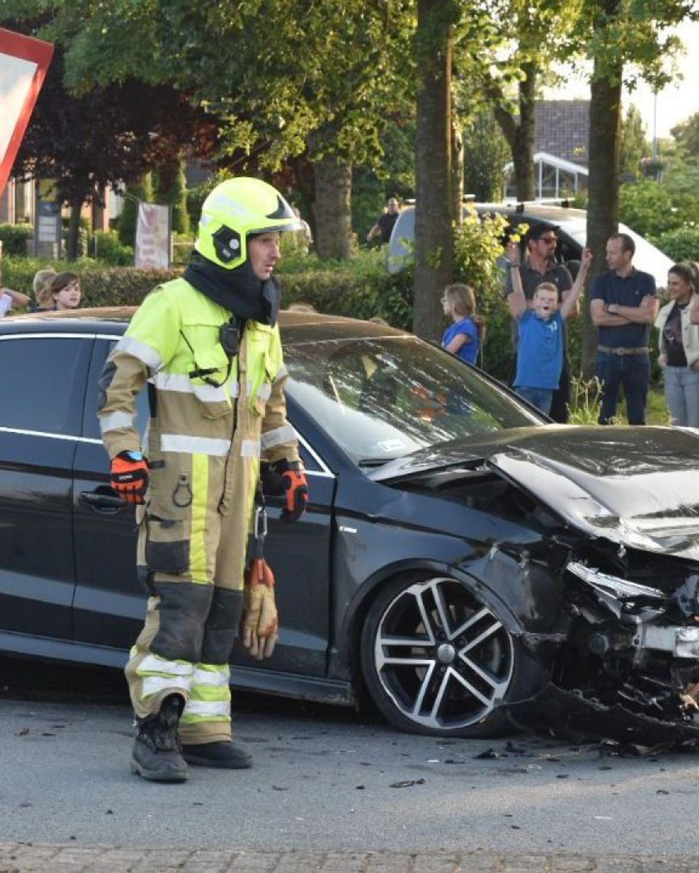 Veel schade bij botsing, één gewonde - Omroep Gelderland