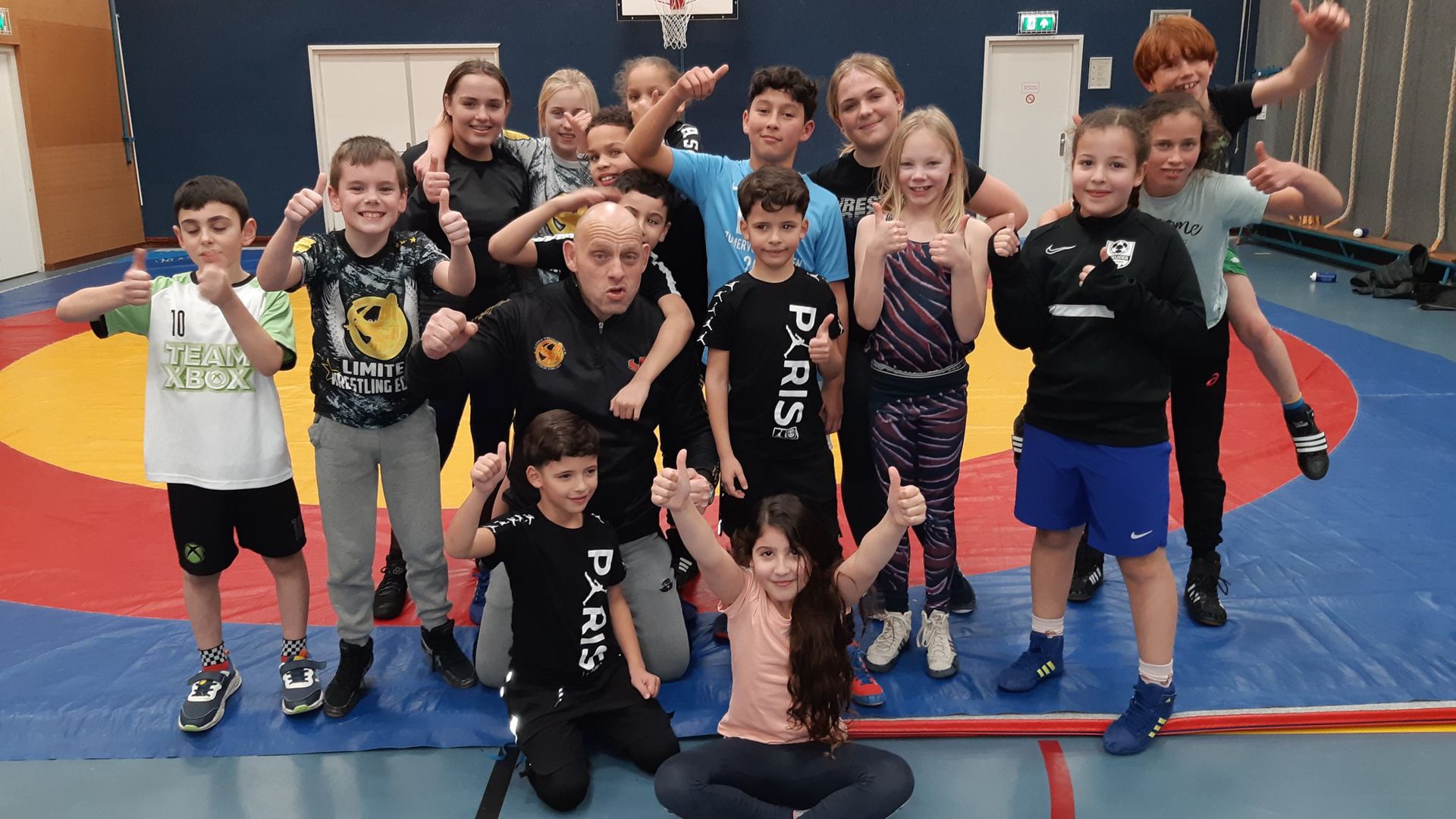 Oekraïners trainen mee bij Utrechtse worstelclub: 'Taal van het ...