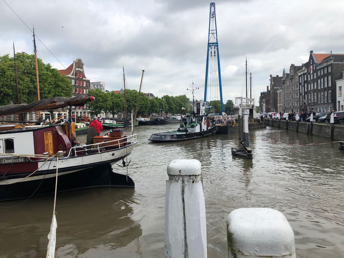 Dok van Straatman tijdelijk verdwenen - Rijnmond