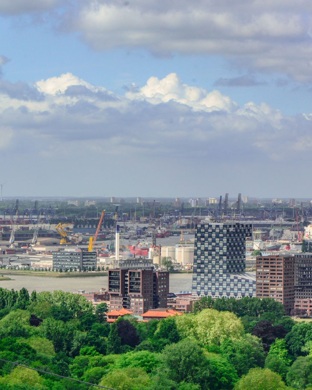 Iedereen heeft zijn eigen verhaal over de Euromast; kijk zaterdag naar ...