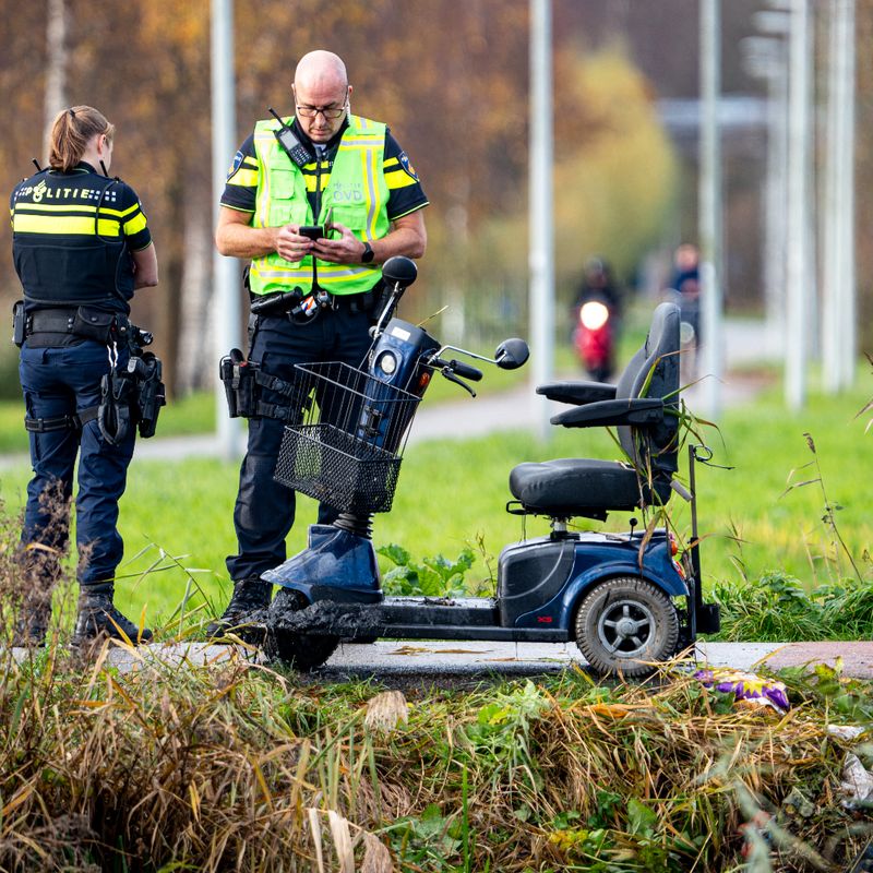 Buren aangeslagen na dodelijk ongeluk met scootmobiel in sloot: 'Het is ...