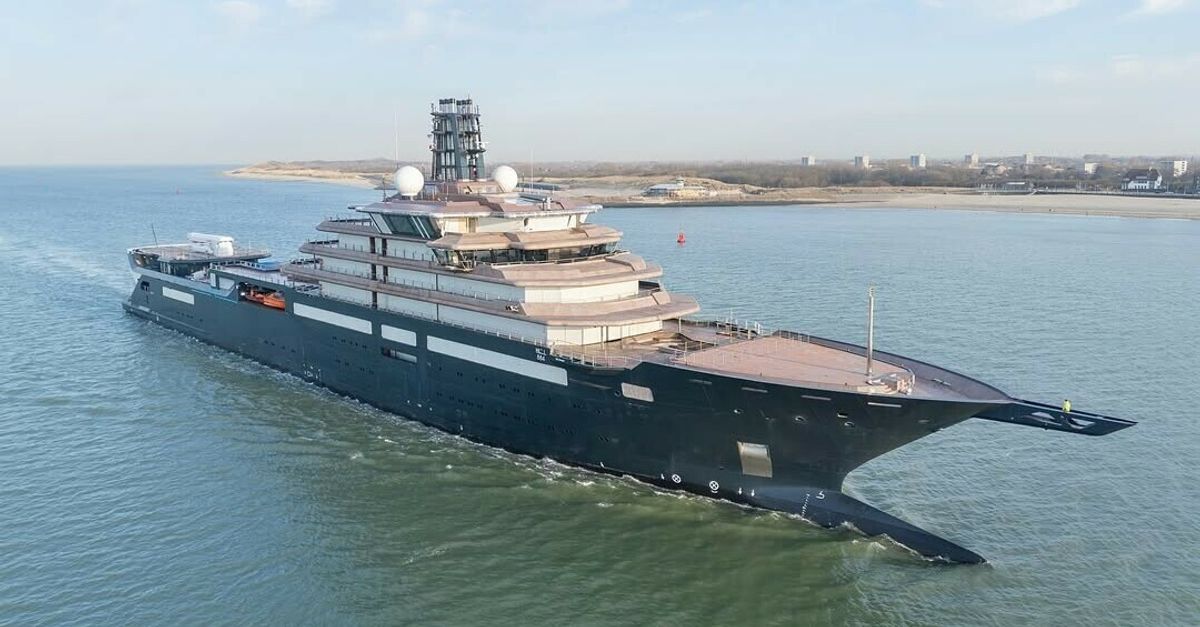 Camera's in de aanslag: grootste jacht ter wereld REV Ocean vastgelegd ...