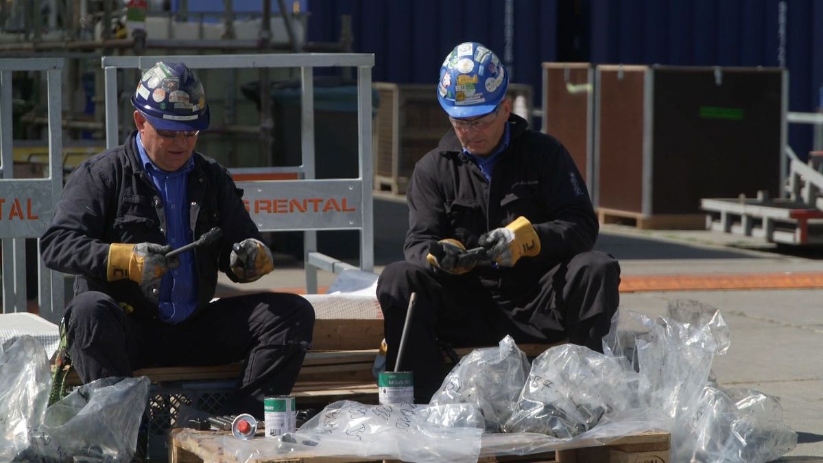 Shell Pernis pakt twintig fabrieken tegelijkertijd aan - Rijnmond