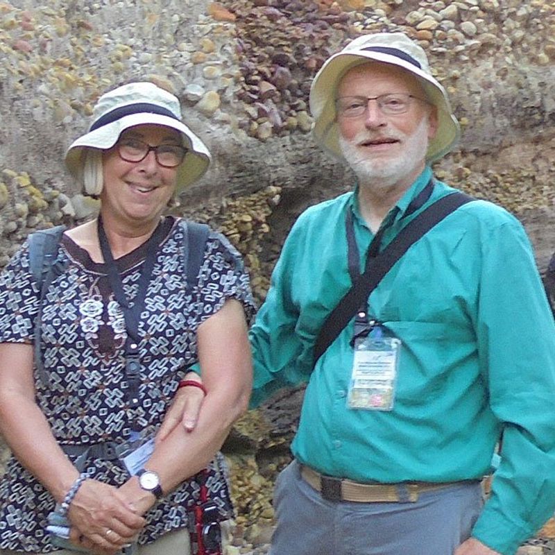 'Het water in de grot sleurde Peter mee, zijn vrouw pakte een rots ...