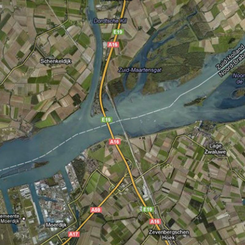 Duwbak in problemen bij Dordtsche Kil - Rijnmond
