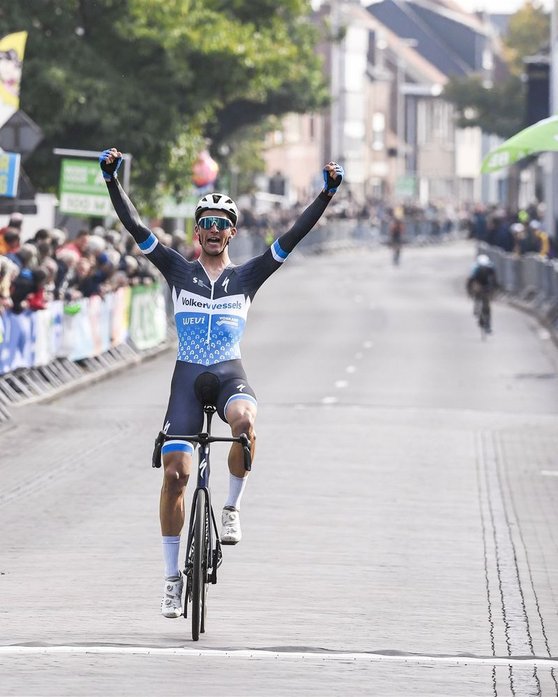 Timo de Jong wint Sluitingsprijs Putte-Kapellen - Omroep Zeeland