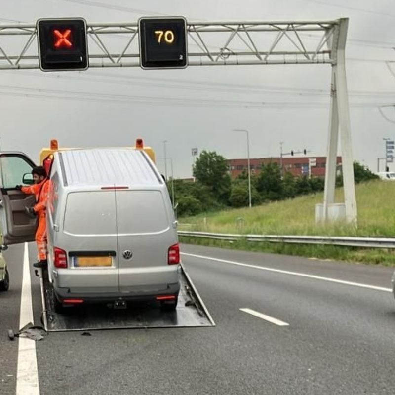 Flinke vertraging op de A15 richting Rotterdam door groot ongeluk voorbij - Rijnmond