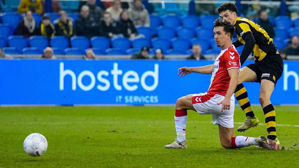 Uitstekend spelend Vitesse verslaat Emmen dankzij Bas Huisman - Omroep ...