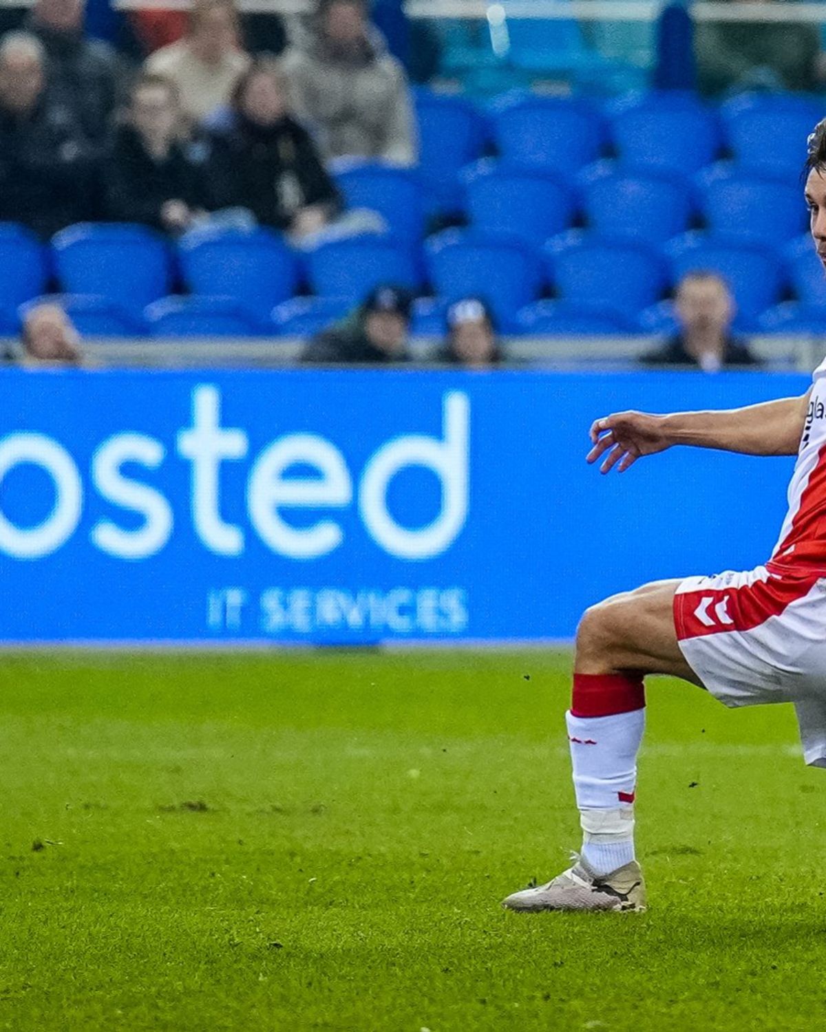 Uitstekend spelend Vitesse verslaat Emmen dankzij Bas Huisman - Omroep ...