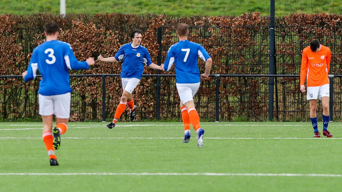 Uitslagen zaterdagvoetbal: Quick'20 verpulvert DOS Kampen, bijltjesdag ...