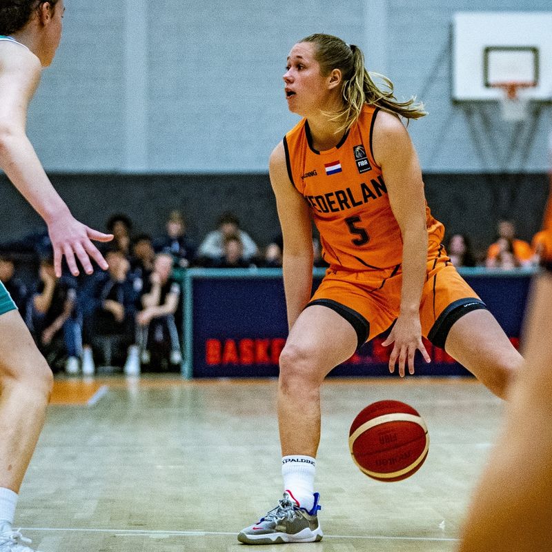 Basketballer Laura Cornelius begon seizoen in Spanje, maar won met ...