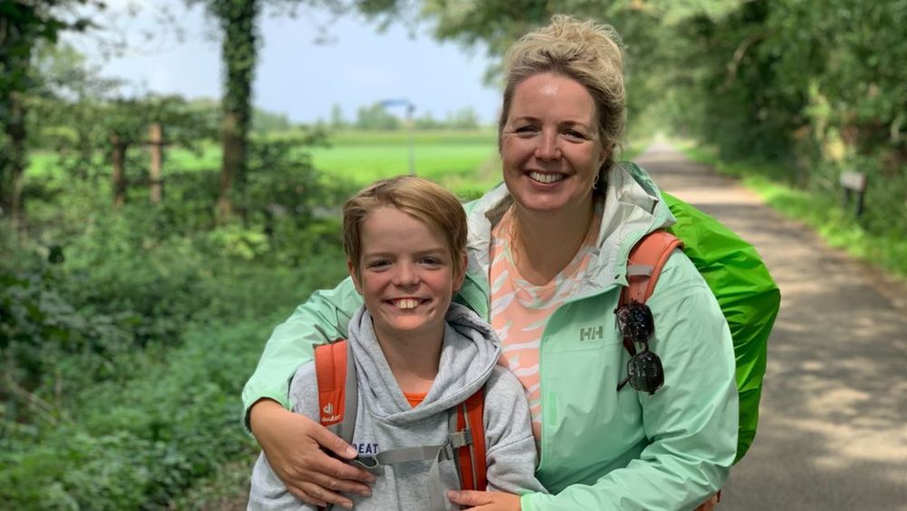 Daan (10) loopt 300 kilometer voor zijn zieke broertje - Omroep Gelderland