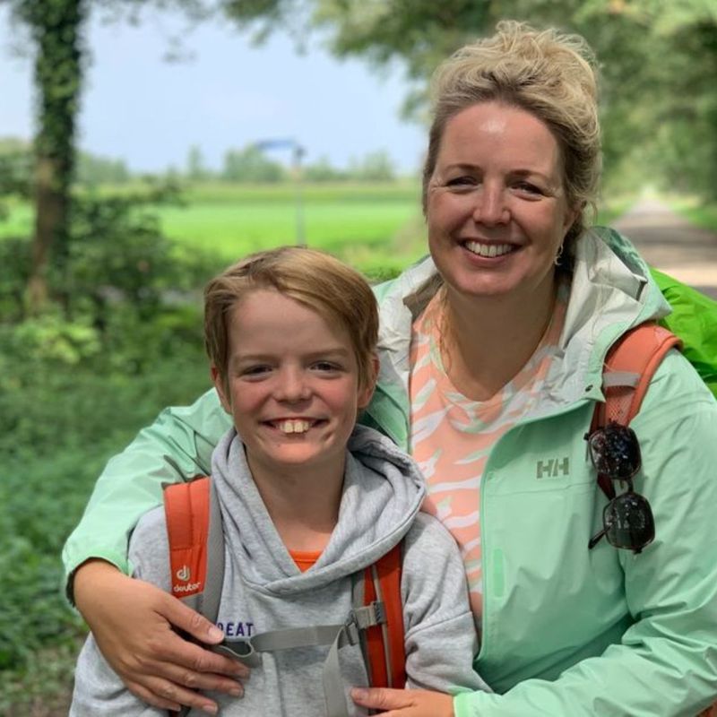 Daan (10) loopt 300 kilometer voor zijn zieke broertje - Omroep Gelderland