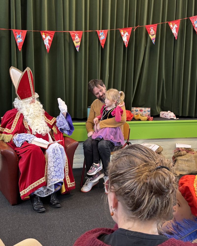 Dove hulpsinterklaas maakt Sinterklaasfeest in Zwolle onvergetelijk - Oost