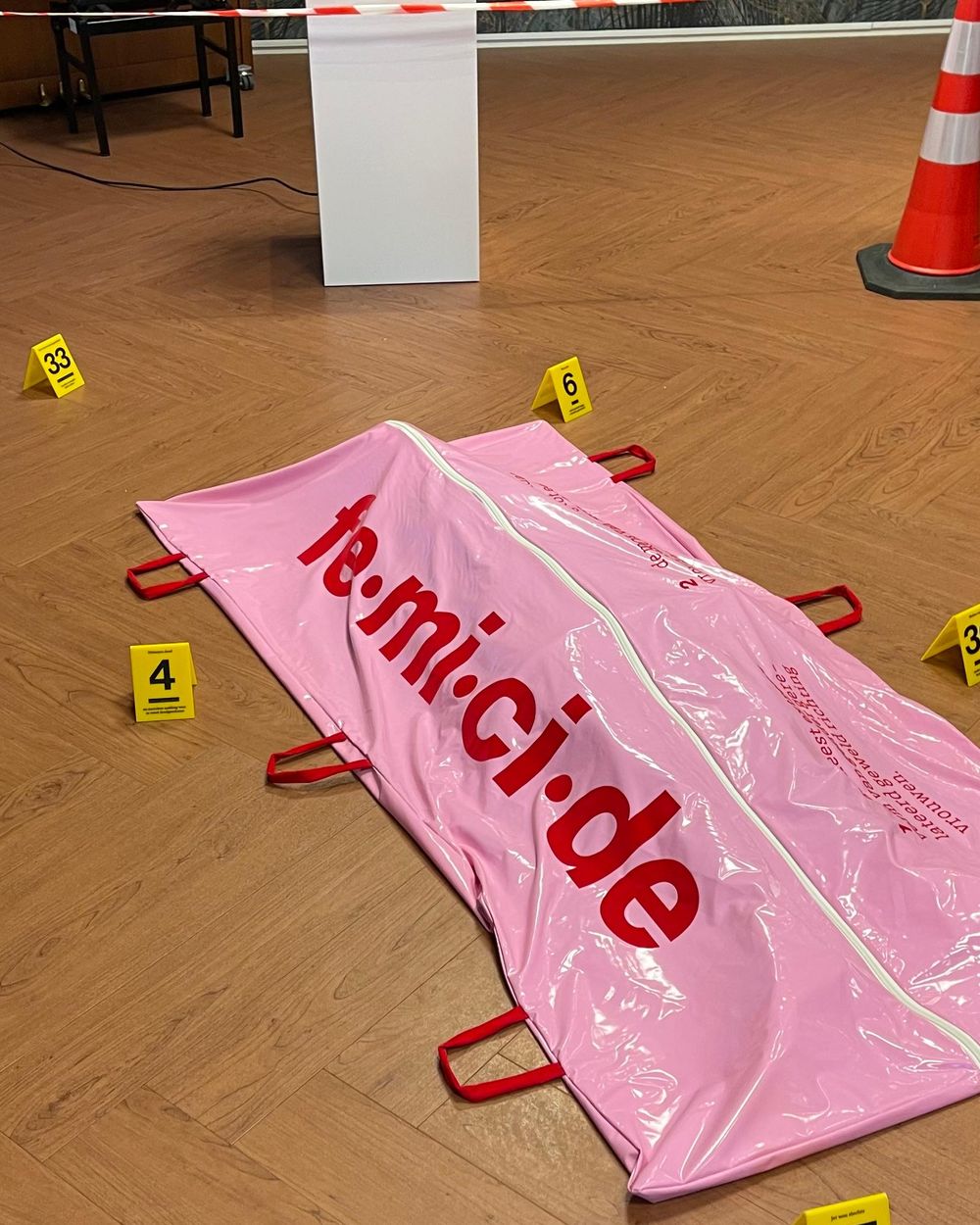 Femicide tegengaan: oproep voor noodnummer 116 en afkoelhuizen voor ...