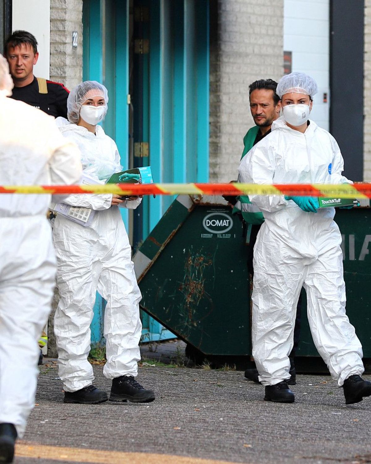 OM: Chinese drugsbende produceerde honderden kilo's crystal meth ...