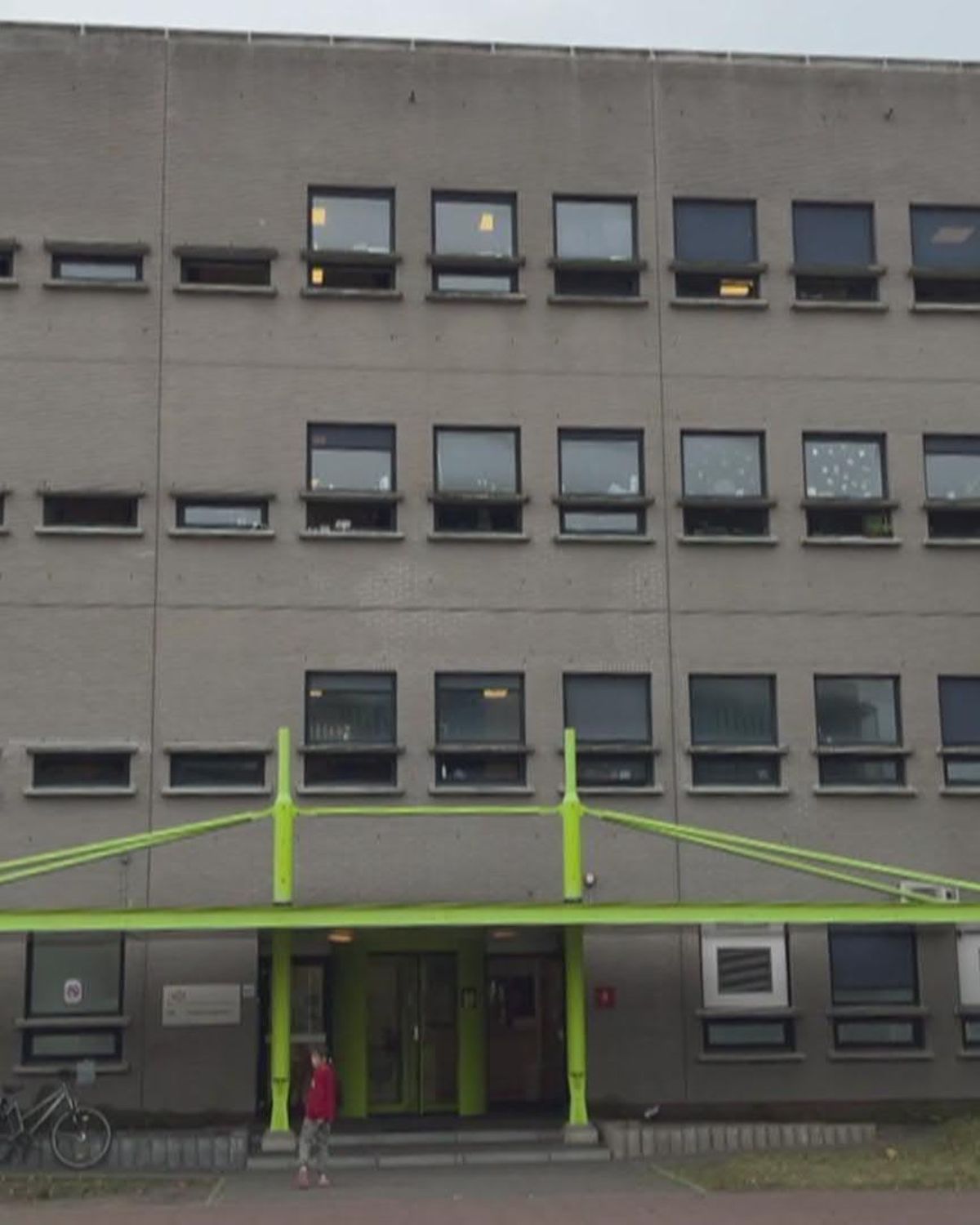 Het leven in de noodopvang Heliconstate is behoorlijk zwaar, zegt Rizan ...