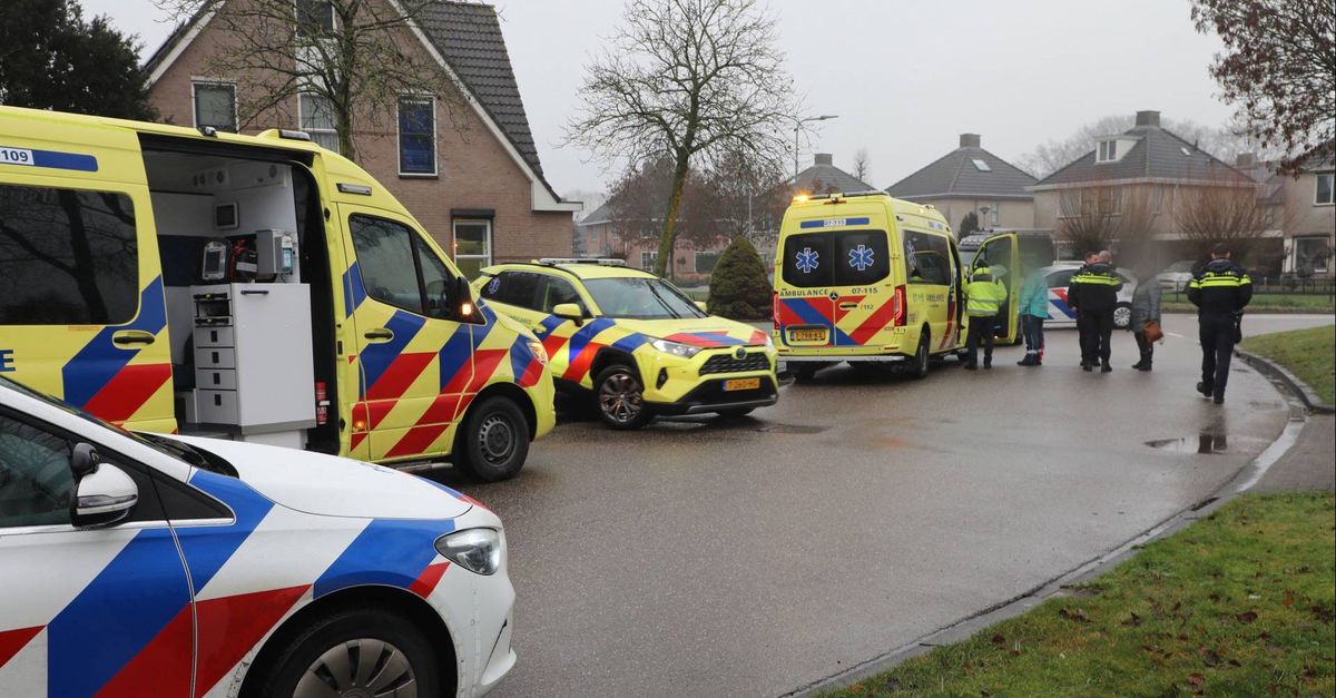 Fietser bewusteloos • veel schade bij ongeval - Omroep Gelderland
