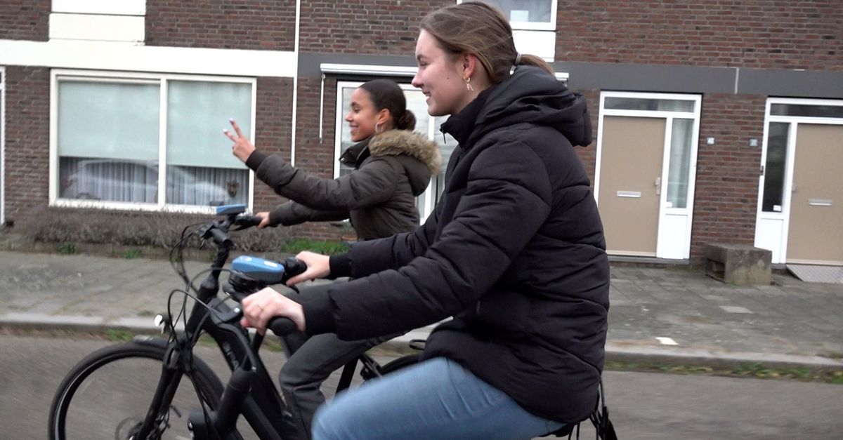 Nijmeegse scholieren meten op hun snuffelfietsen luchtkwaliteit - Omroep Gelderland