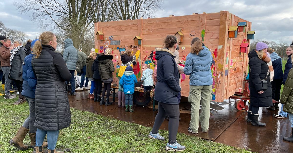 Dorp herdenkt overleden Isabelle (8) met eerste schapen op eigen ...