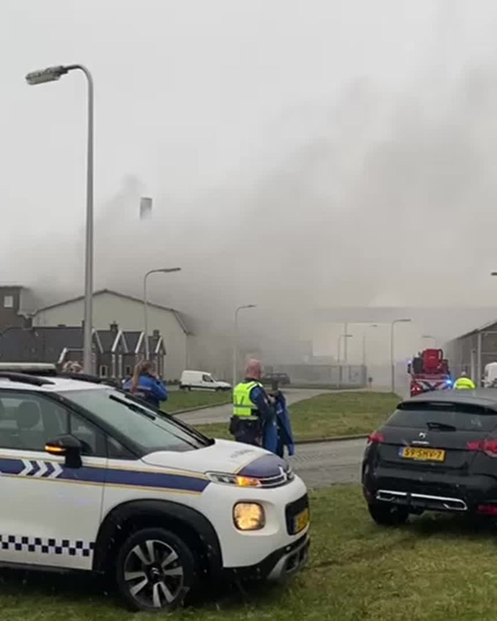 Veel rook bij grote brand in De Krim, mogelijk asbest vrijgekomen - RTV ...