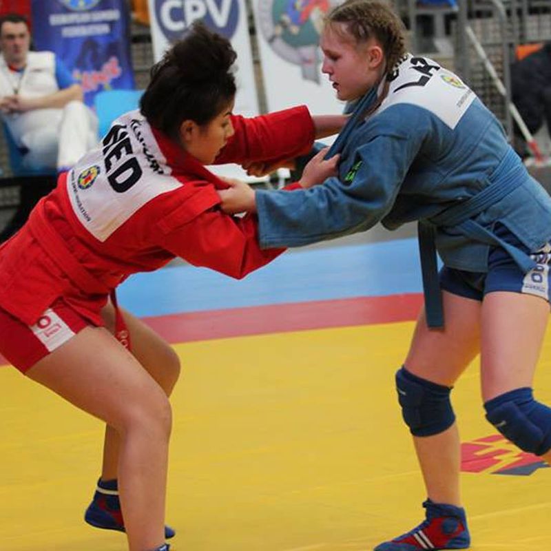 Worstelaarster Klunder pakt voor vijfde keer op rij Nederlandse titel ...