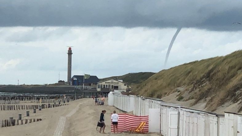 Waterhoos voor Zeeuwse kust tussen Domburg en Westkapelle - Omroep Zeeland