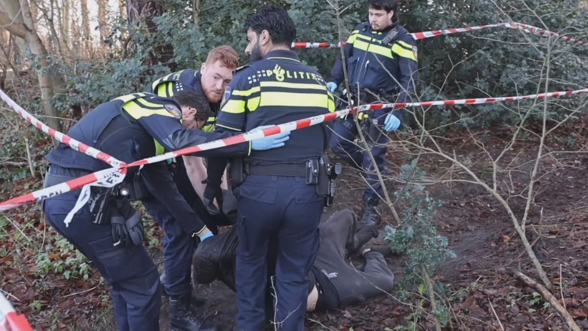 Arrestatie na vondst dode man - Omroep West