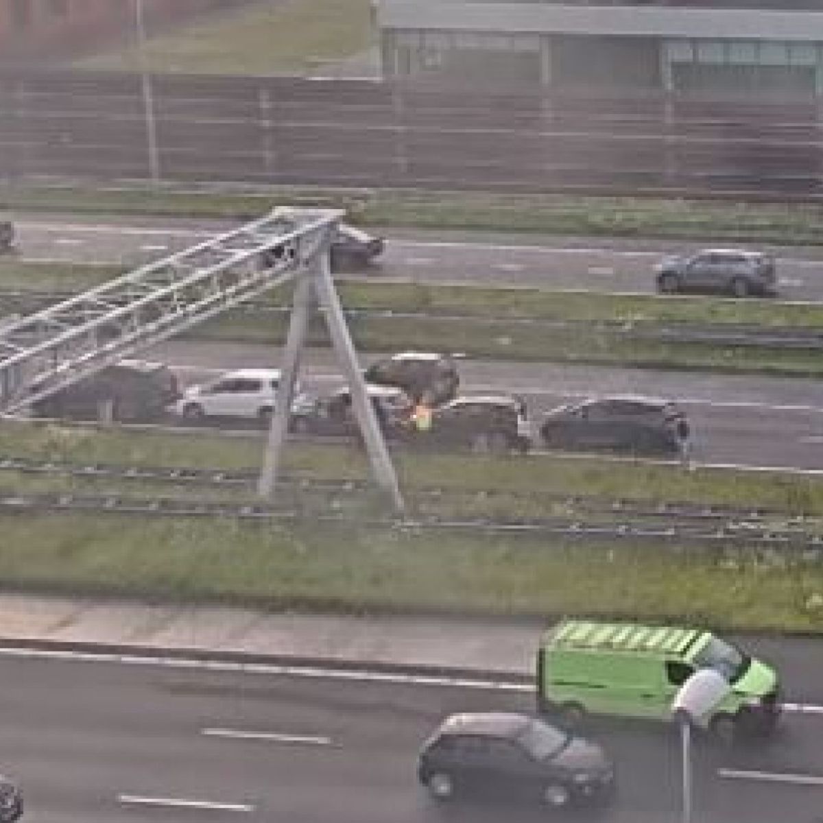 Kettingbotsing op A4 zorgt voor lange file - Omroep West