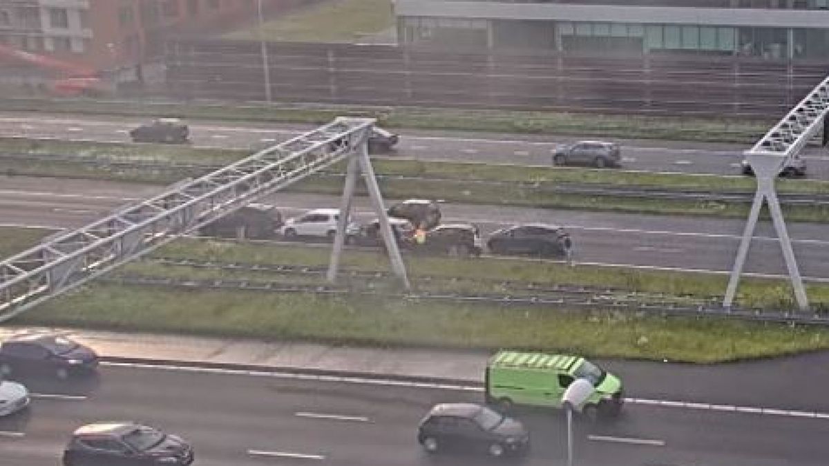 Kettingbotsing op A4 zorgt voor lange file - Omroep West