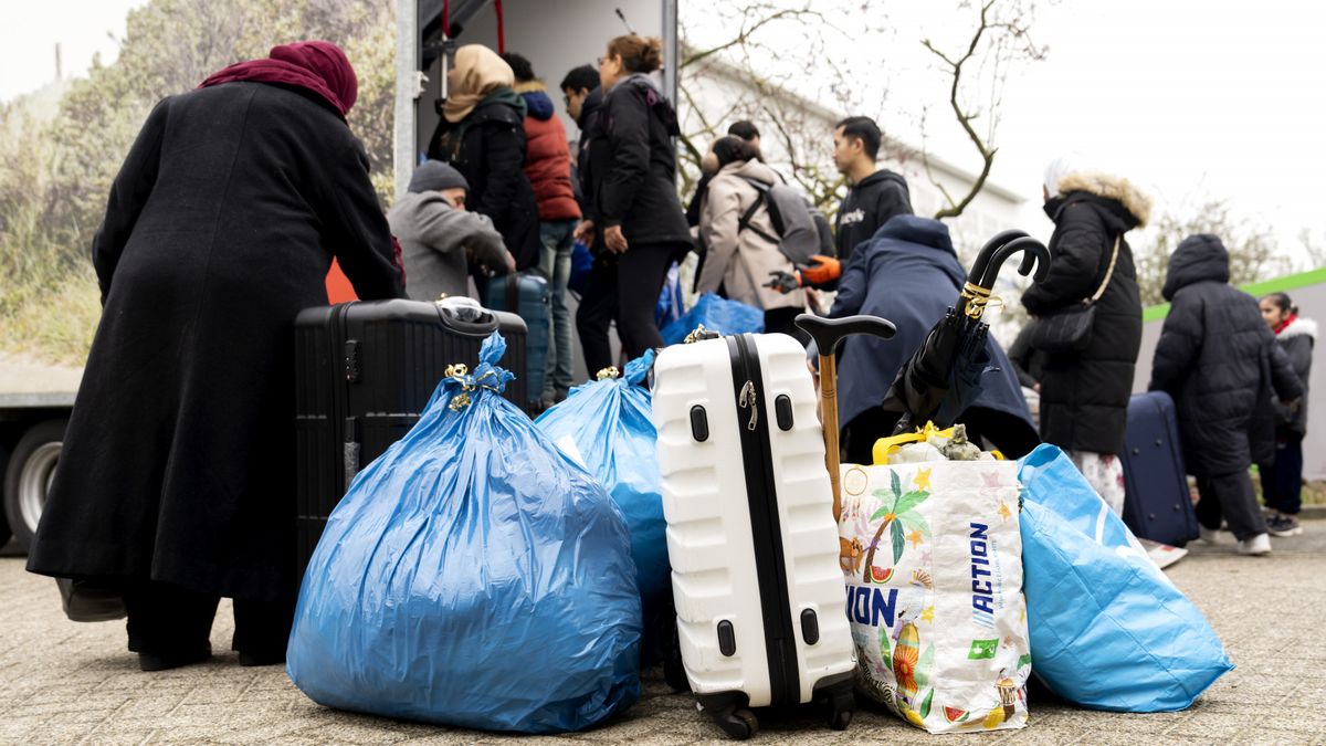 Woonruimte in voormalig HagaZiekenhuis: asielzoekers, dakloze gezinnen en jongeren - Omroep West
