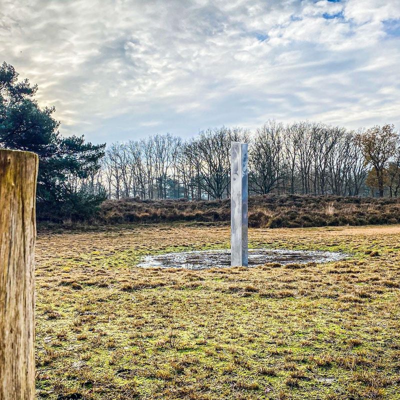 Mysterieus monoliet-achtig object duikt op in Fryslân bij Oudehorne ...