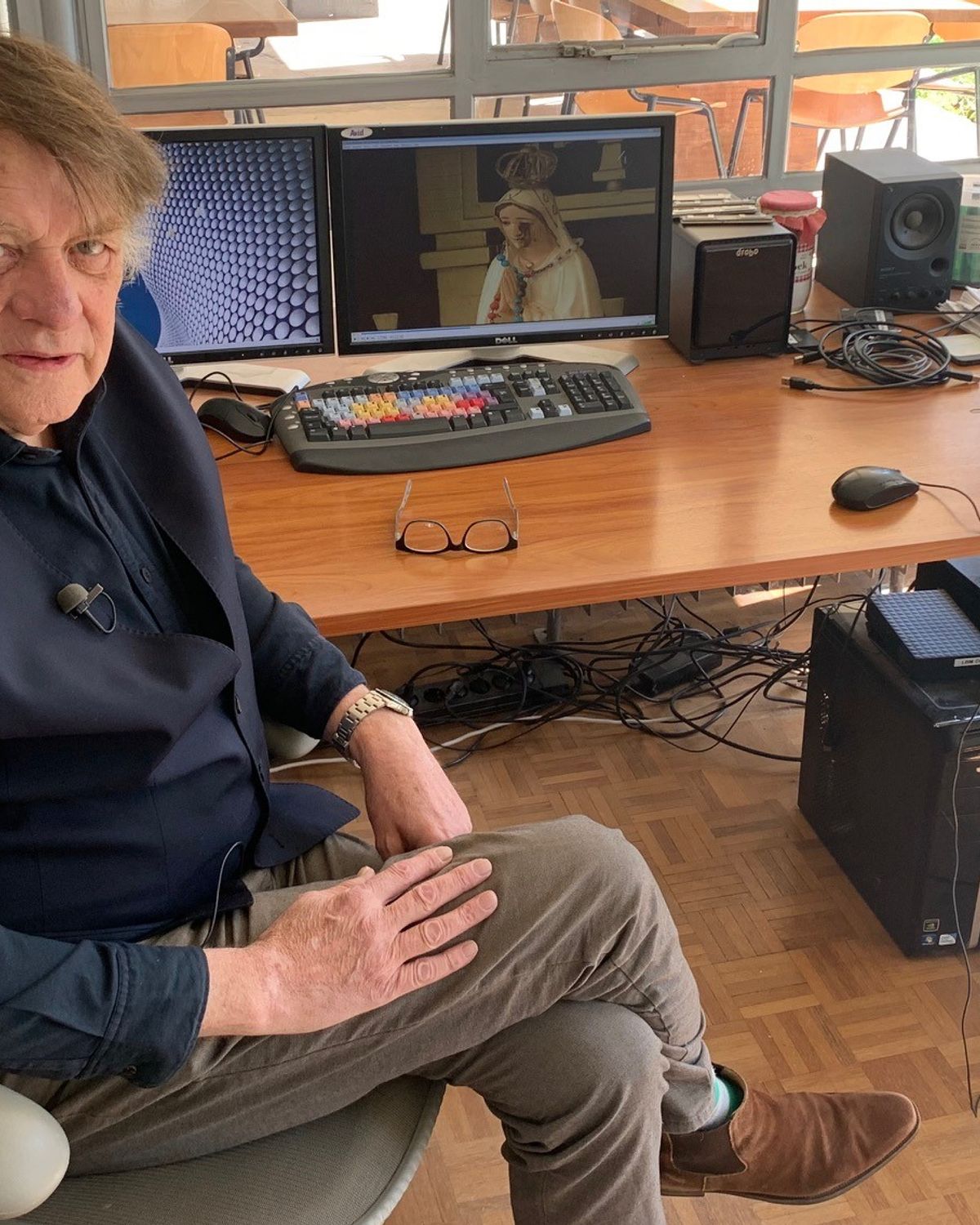 Math Nilwik filmde de wenende Maria in Brunssum - L1 Nieuws