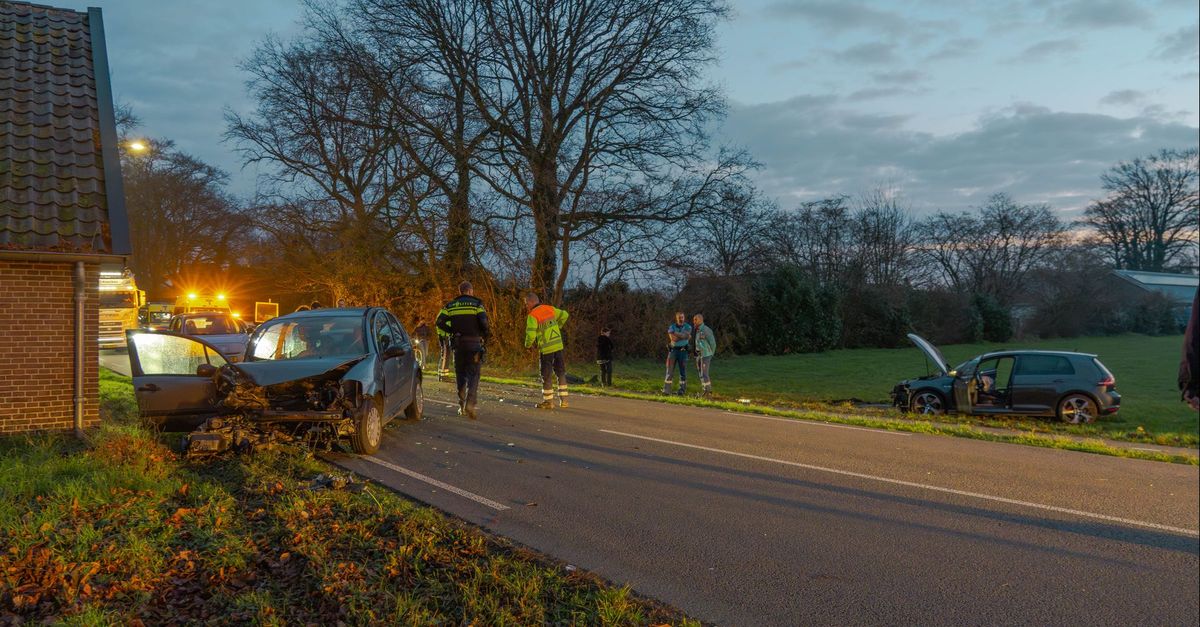 Twee personen gewond na keiharde botsing - Omroep Gelderland