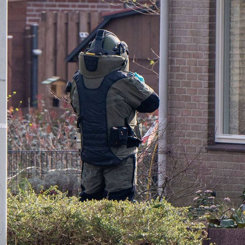 Politie waarschuwt voor zelfgemaakte explosieven op straat, 'bel direct 112!' - Omroep Gelderland