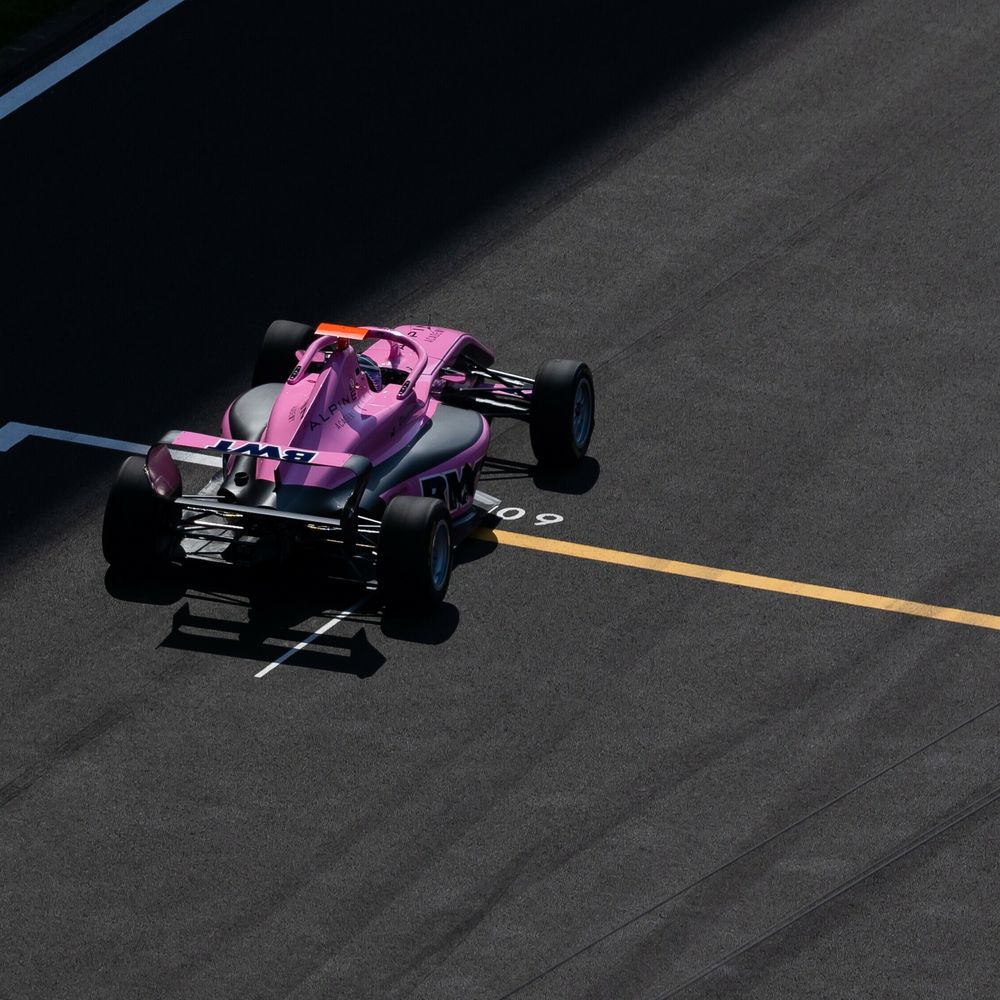 Opnieuw tumultueuze race voor Nina Gademan in F1 Academy - RTV Drenthe