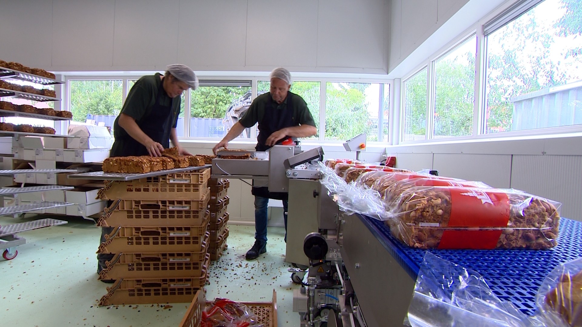 Het goedkoopste gebakje is een plakje... Groninger koek - RTV Noord
