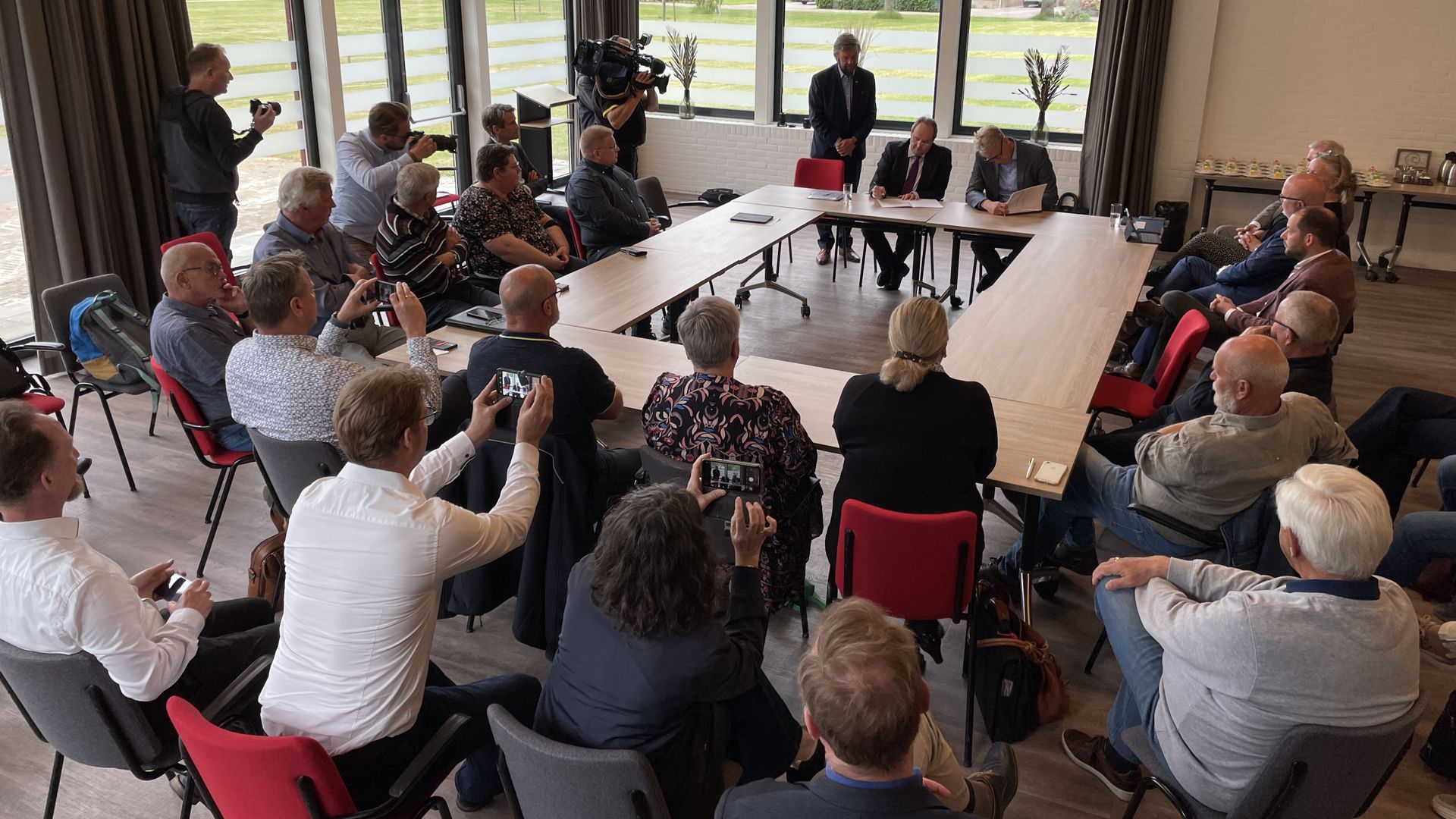 Wat betekent handtekening staatssecretaris onder afspraken met ...