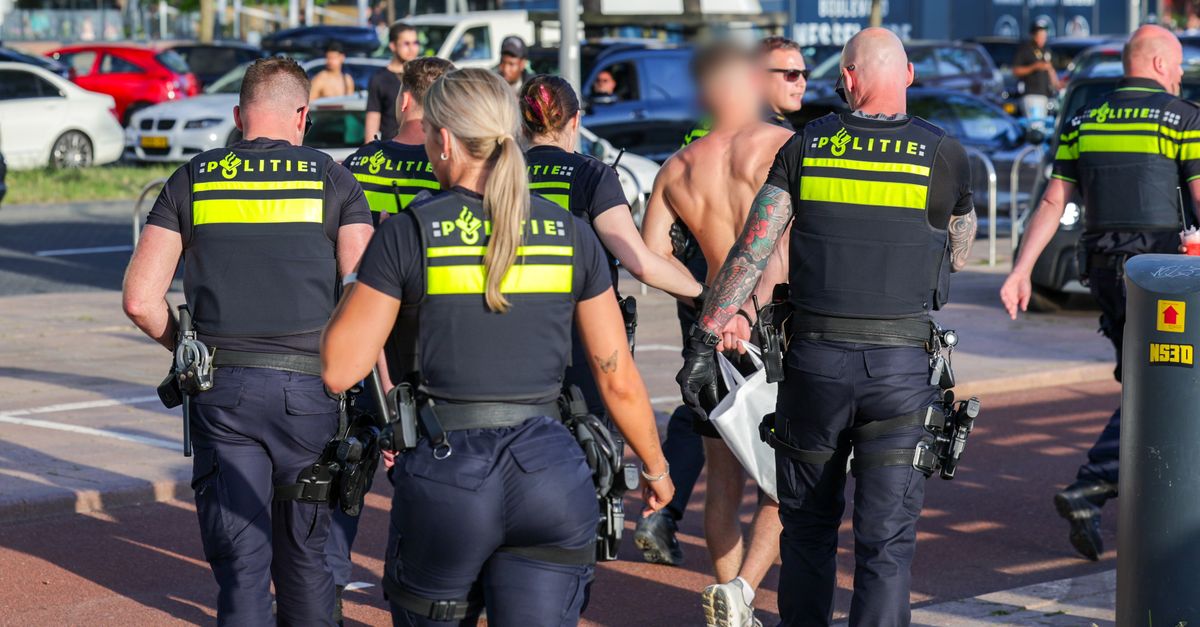 Burgemeester besluit: hele zomer preventief fouilleren bij strand ...