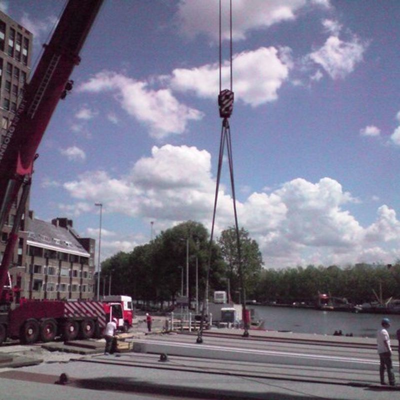 Nieuw brugdeel Lage Erfbrug geplaatst - Rijnmond