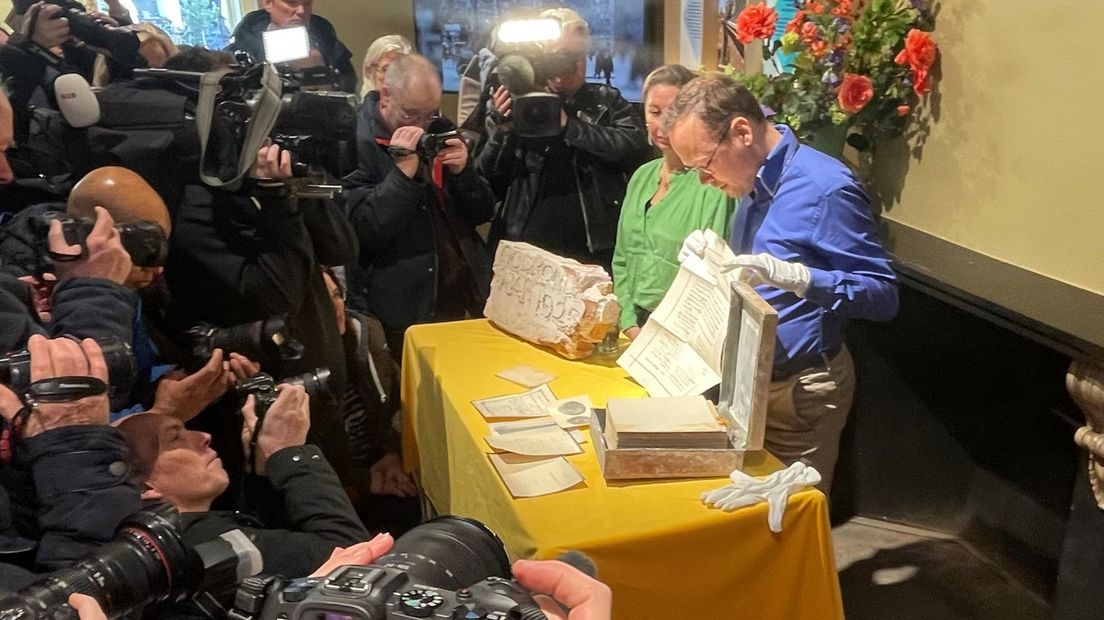 Mysterie ontrafeld: inhoud historische tijdcapsule is bekend - Omroep West