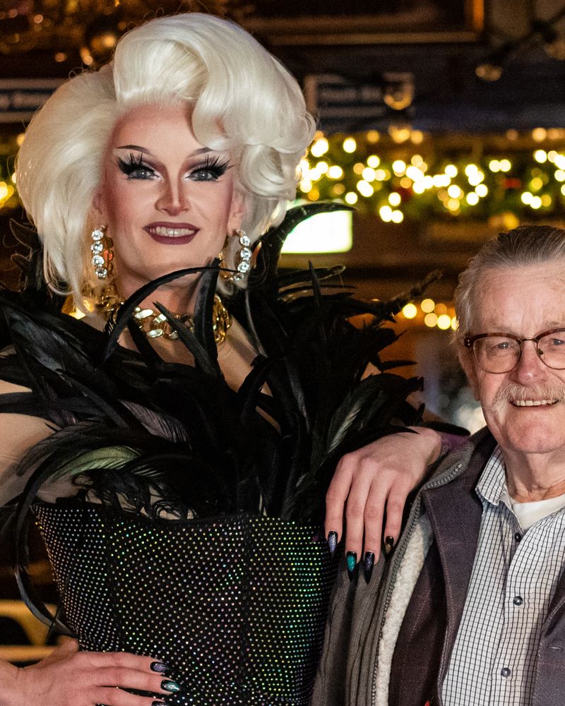 Pruiken en pils: dragqueen Patty Pam-Pam neemt café van vader over - L1 ...